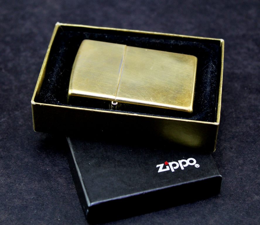 Zippo isqueiro Solid Brass Original - Familia Muda