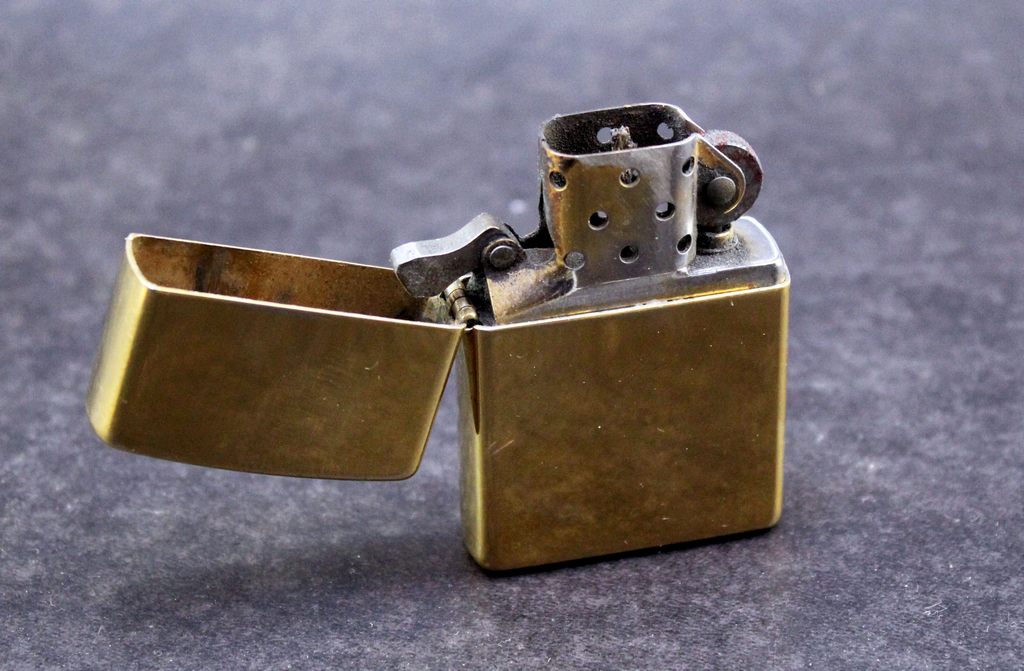 Zippo isqueiro Solid Brass Original • Familia Muda