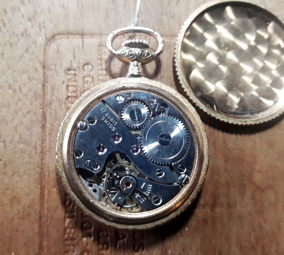 Belíssimo Relógio de Bolso Barpex 17 rubis em ouro 18k • Familia Muda