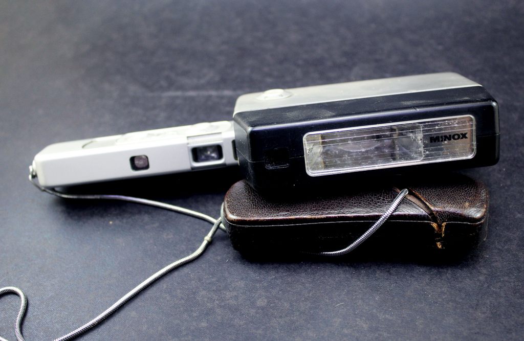 Combo Câmera Minox C + Flash Minox ME-2 - Familia Muda